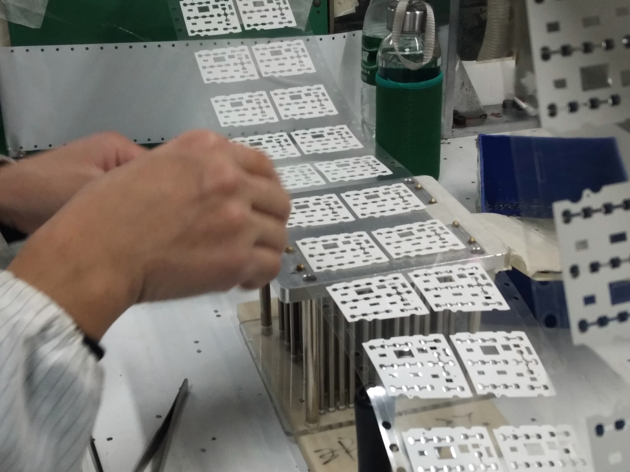 What Is Metal Dome SMT Assembly? Metal Dome Array